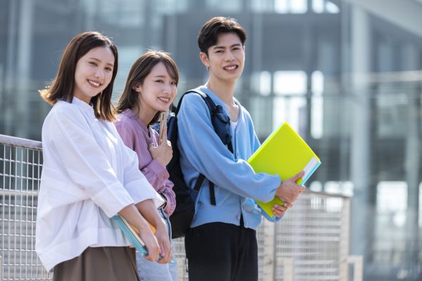 通信制高校と全日制高校のどちらがいい？メリットとデメリットをわかりやすく ｜ 四谷学院通信制高校ブログ